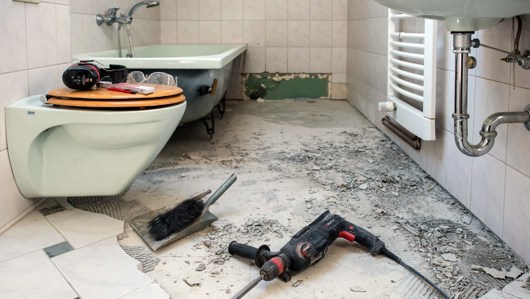 Budget-friendly master bathroom renovation tips