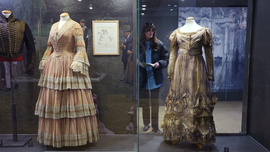 10 fashion eras and iconic style moments