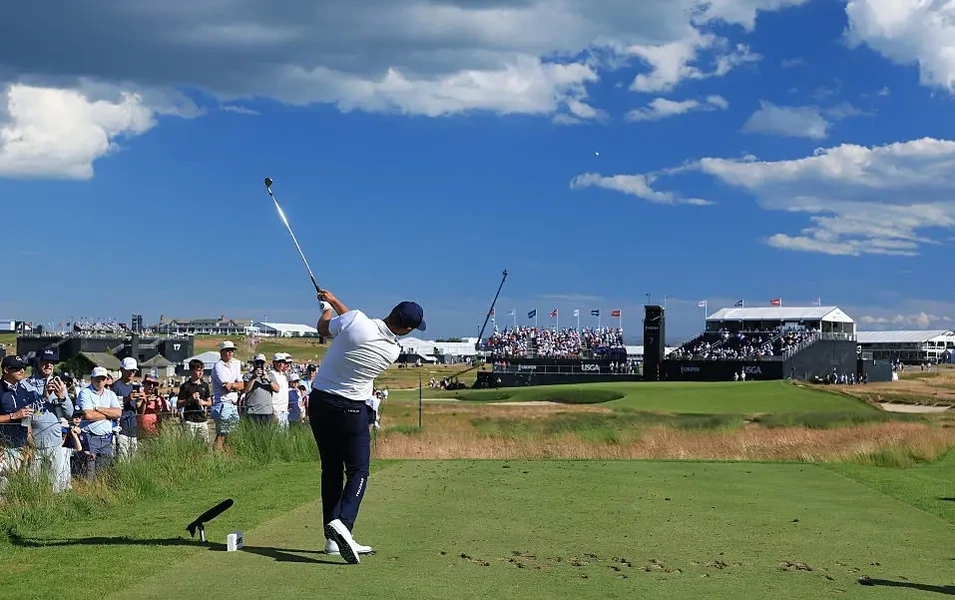 Clark leads US Open as big names miss cut