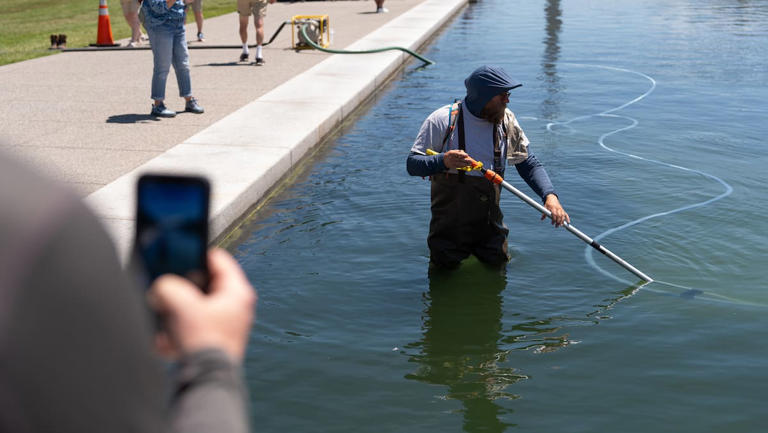 Nach Sanierung für 14 Millionen Dollar: Trump will Reflecting Pool in ...