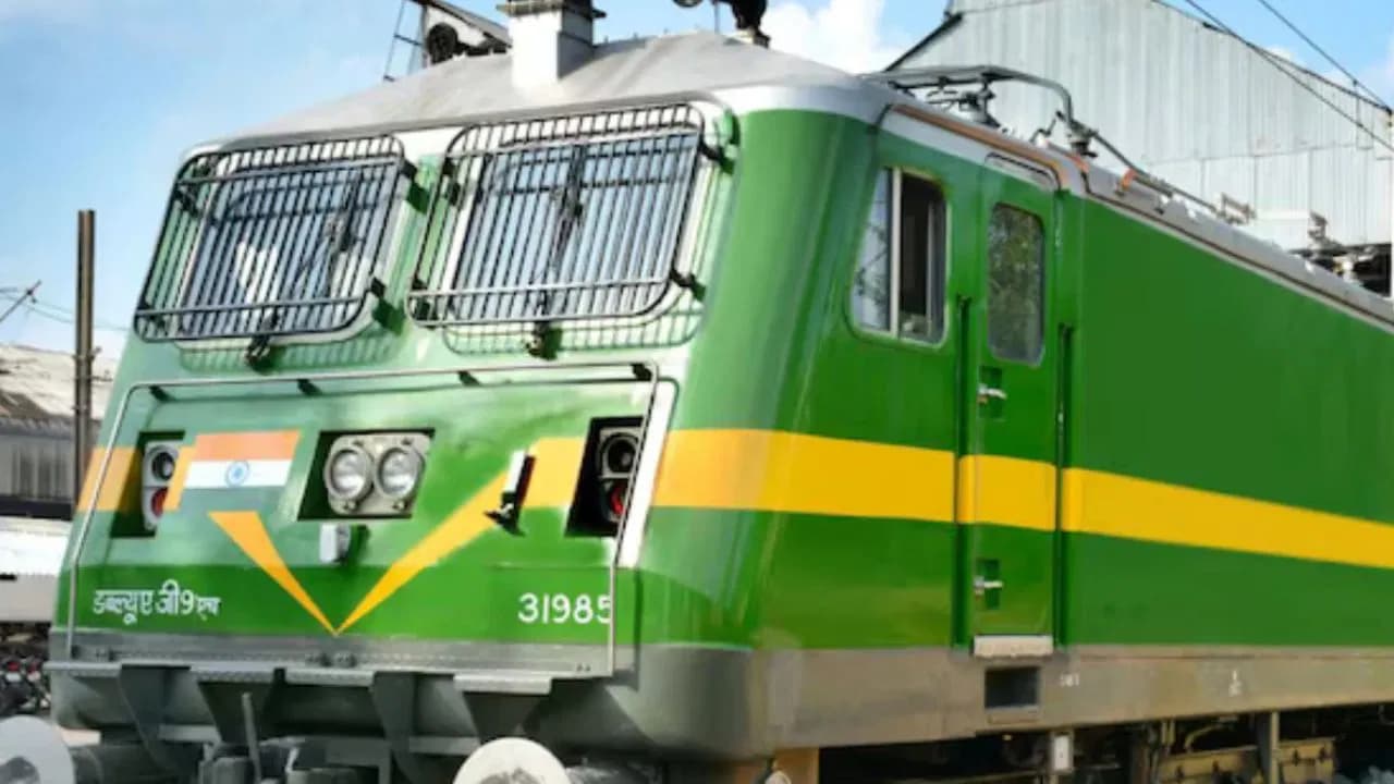 Woman complains about loud 5-year-old on train, viral post sparks debate