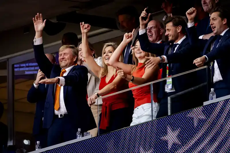 Guillermo y Máxima de Holanda se saltan el protocolo en el Mundial de ...