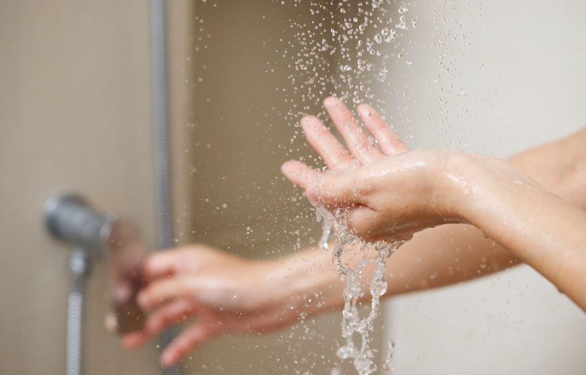 Canicule : faut-il prendre une douche froide, tiède ou chaude quand il ...