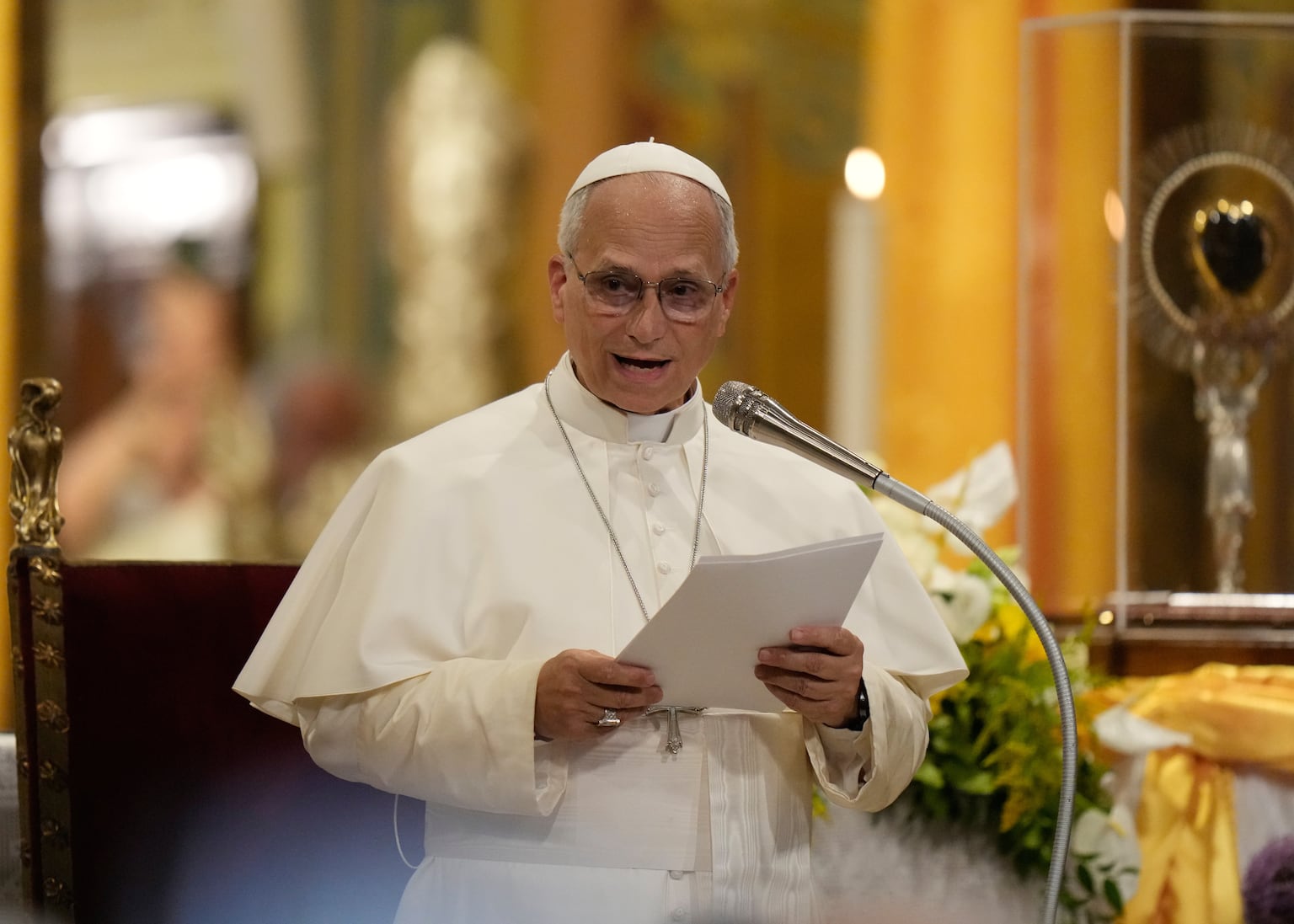 Pope hails relevance today of American saint who cared for migrants