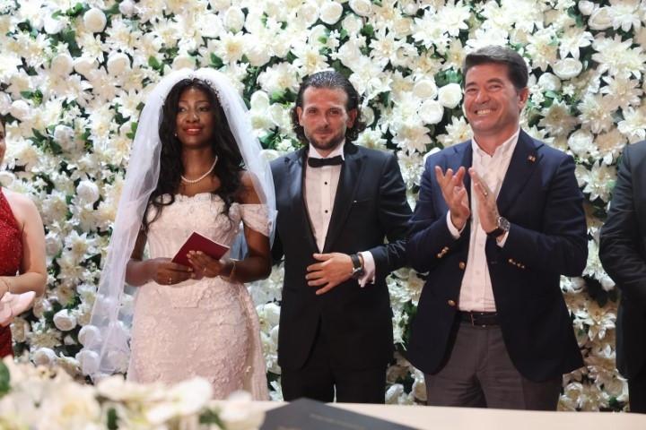 Binlerce kilometrelik aşk nikah masasında taçlandı