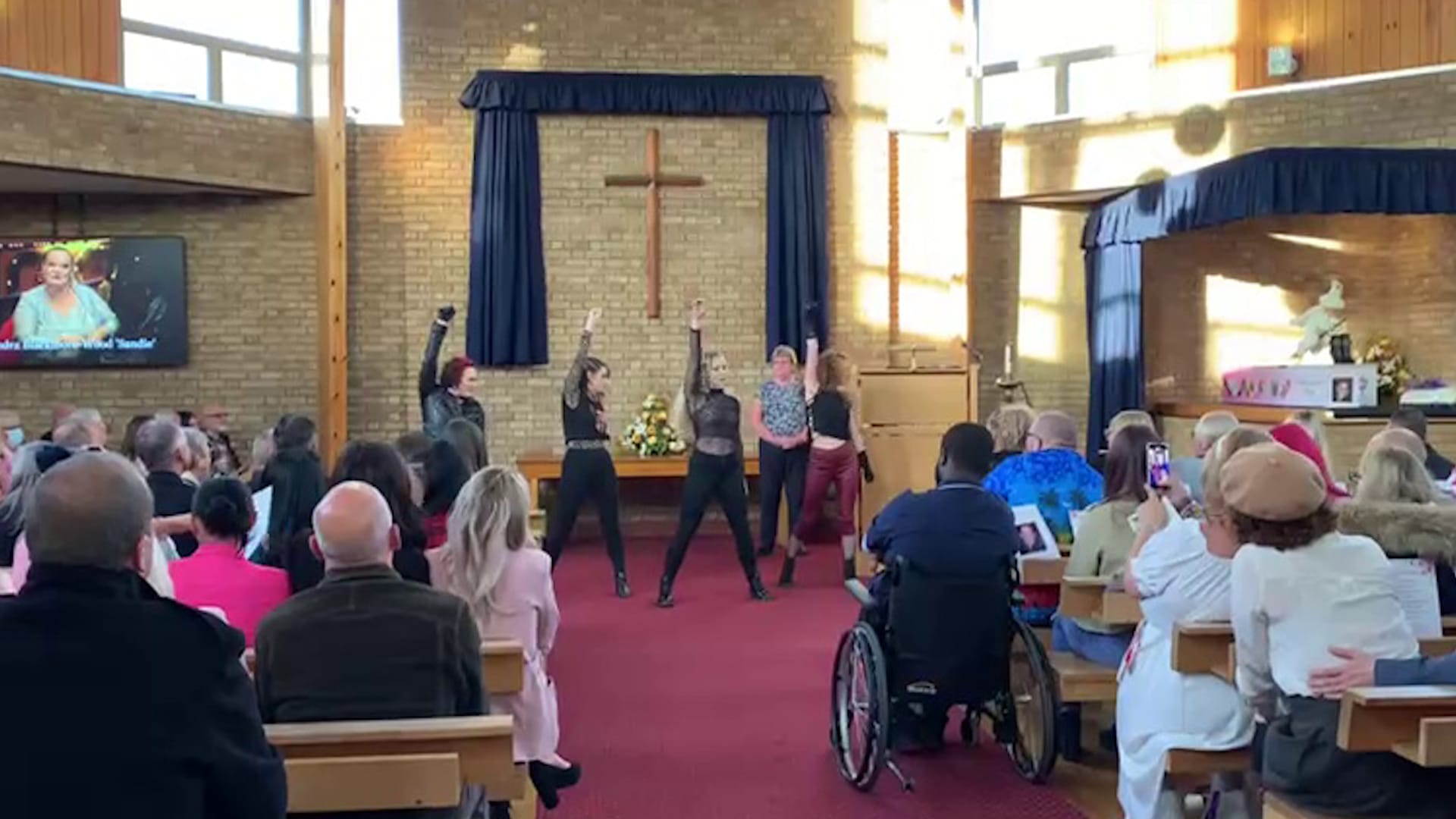 Woman arranged surprise flash mob at her own funeral