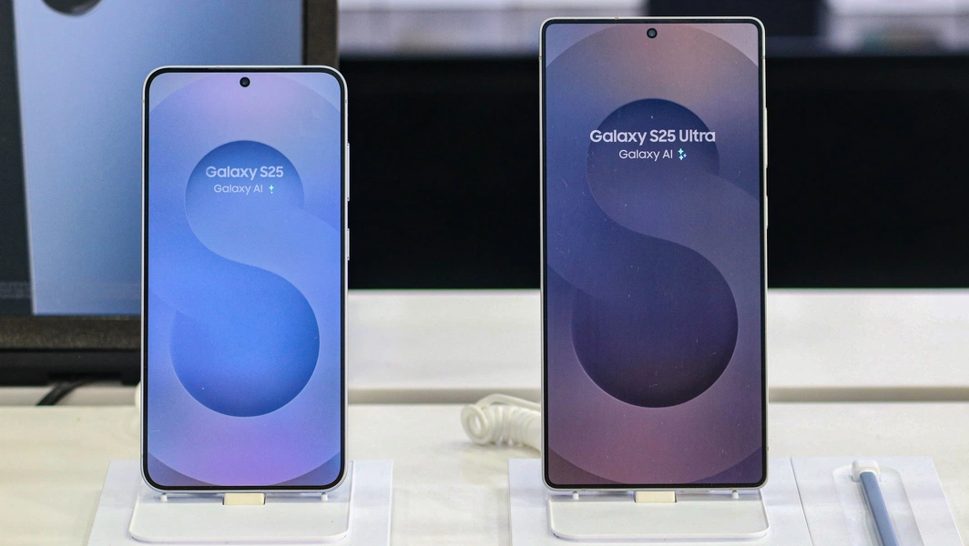 Samsung smartphone screen repair costs and options