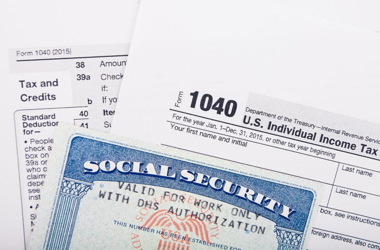 Does the world’s first trillionaire pay less into Social Security than ...