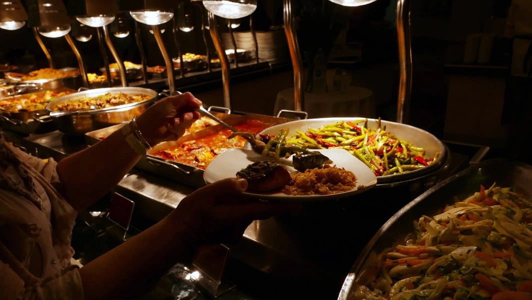 11 buffet red flags that signal food safety risks