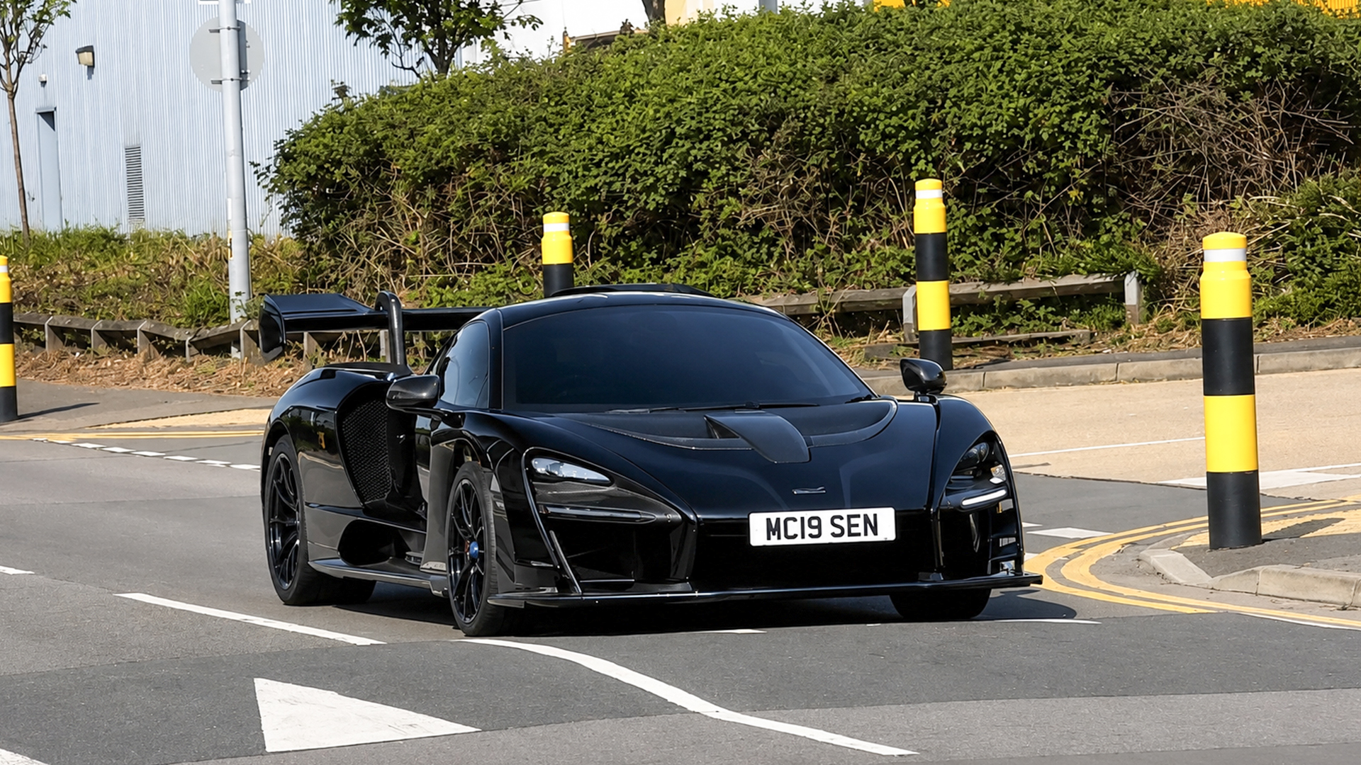 McLaren Senna van $1.000.000 rijdt door de stad