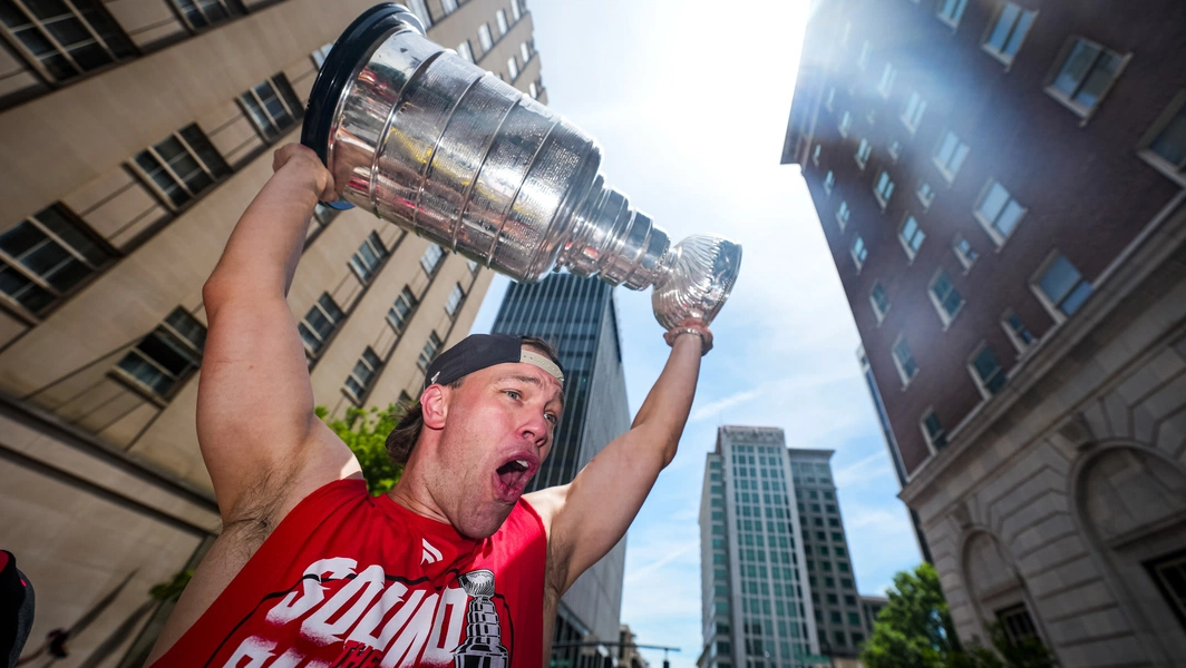 Hurricanes parade draws record 150,000 in Raleigh