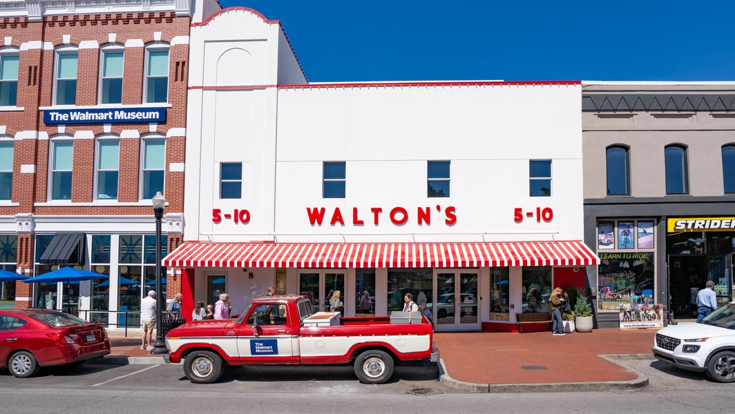 Walmart’s growth from small store to retail giant