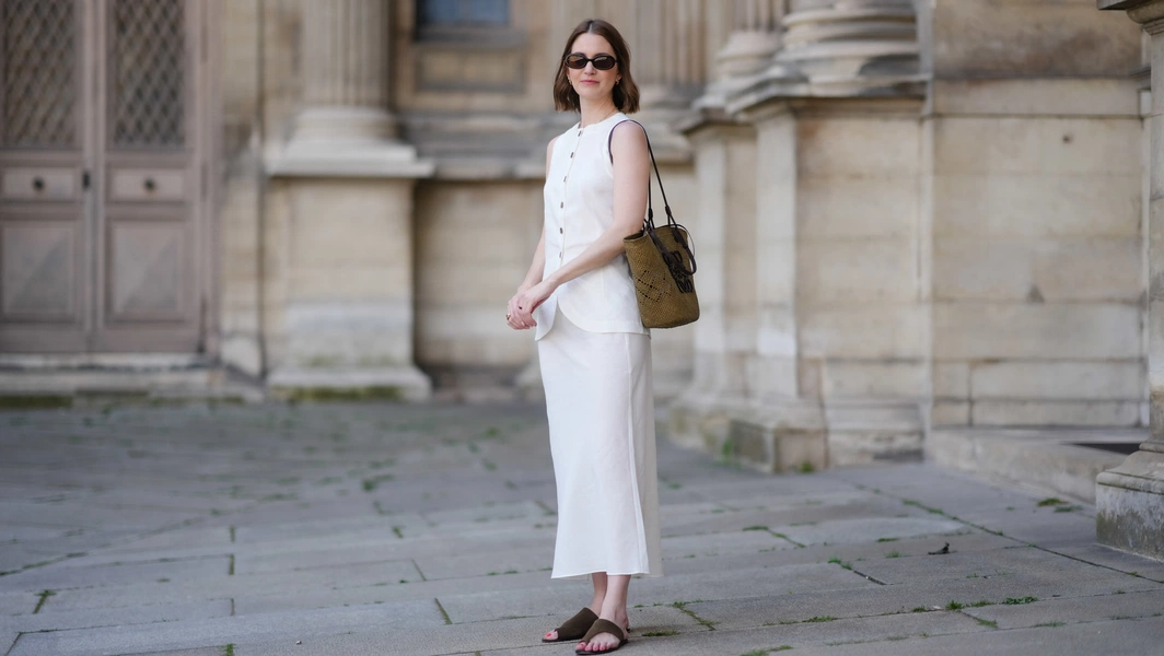 Celebrities and sales fuel easy summer outfit trend