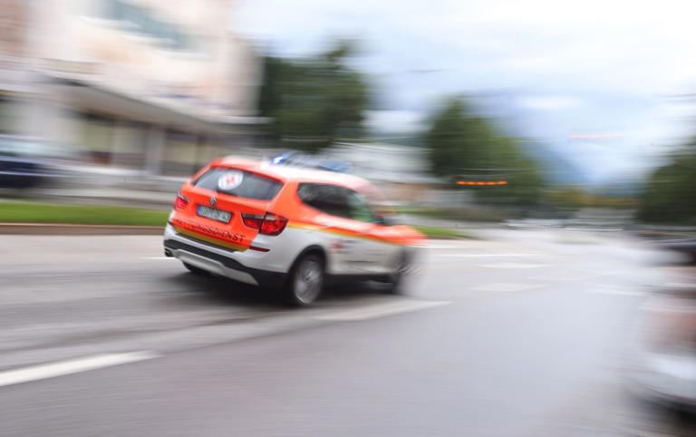 Traktor überschlägt sich an Hang – 80-Jähriger stirbt