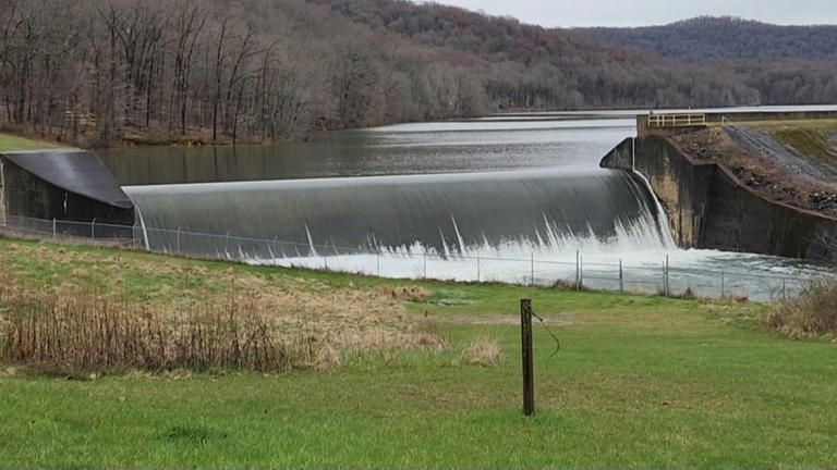 7 paddleboarders rescued from Quemahoning Dam spillway