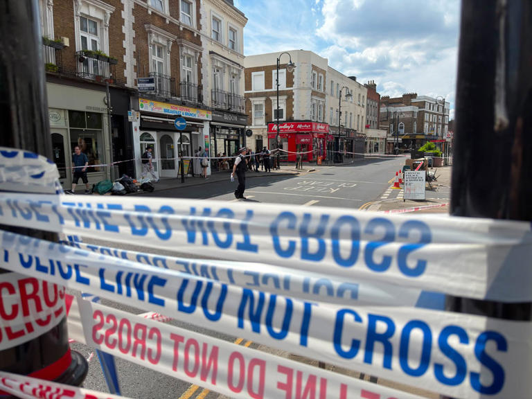 Street closed as cops launch murder investigation in Crystal Palace