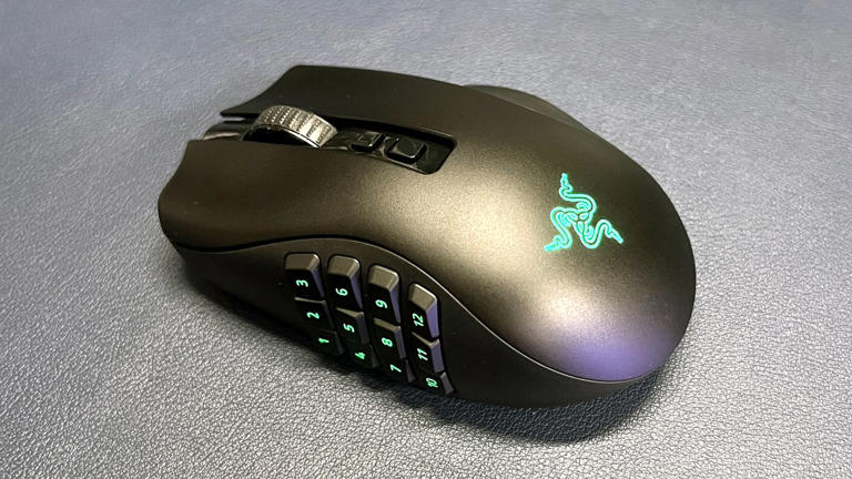 Telehealth doctor treats patients using Razer Naga gaming mouse