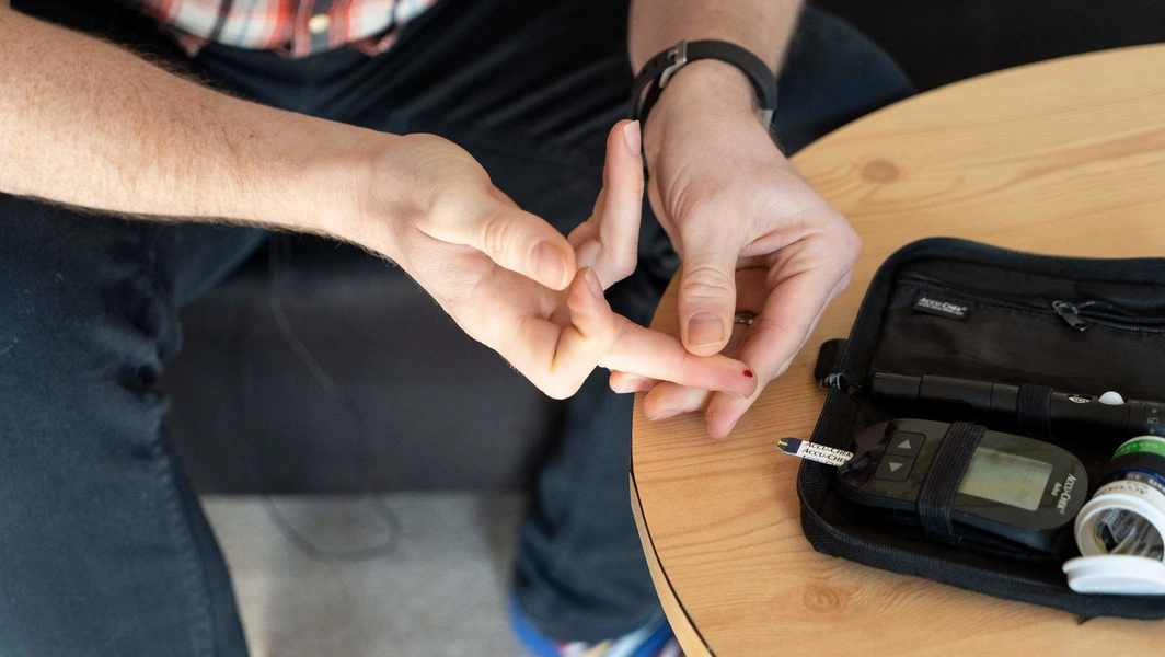 Exercise timing strategies for blood sugar control