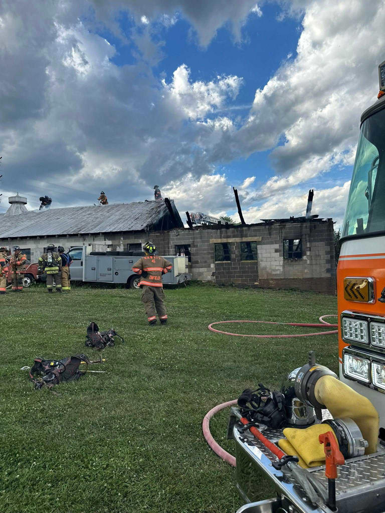Crews respond to barn fire in York County
