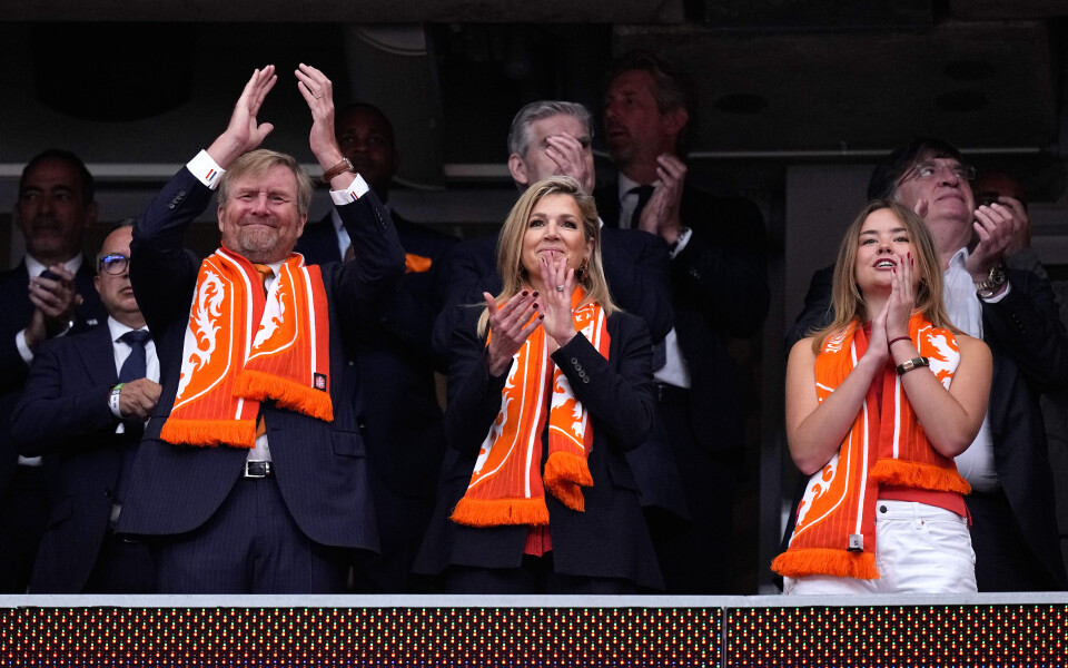 Willem-Alexander, Maxima et Ariane des Pays-Bas supporters survoltés à ...