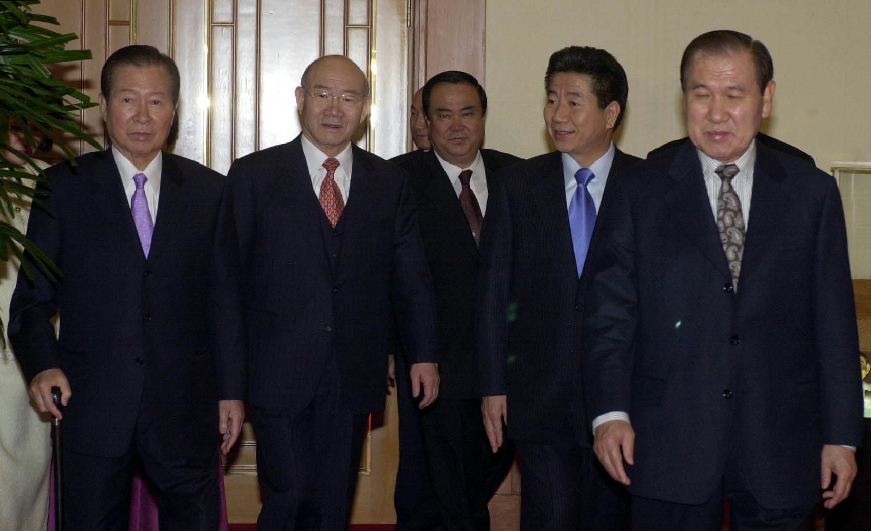 If Lee Myung-bak and Park Geun-hye Return to Cheong Wa Dae