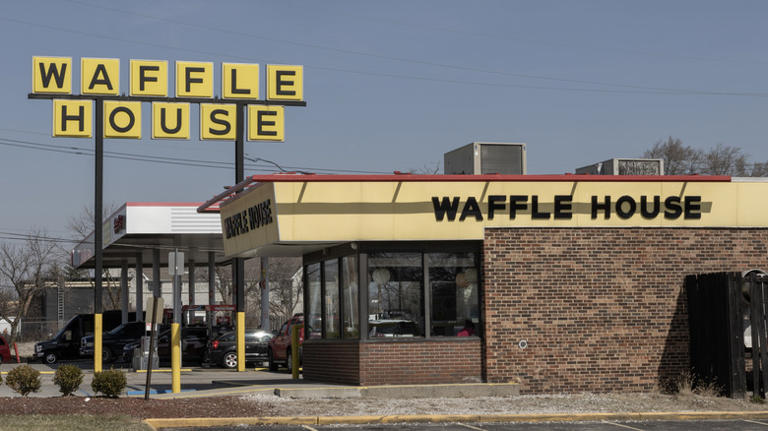 Not Texas Roadhouse — the biggest sit-down chain restaurant in the US ...