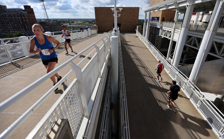 Runners take the field at Progressive Field for annual inside the park ...