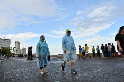 Pre-monsoon showers soak Mumbai, offer slight relief from hot and humid ...