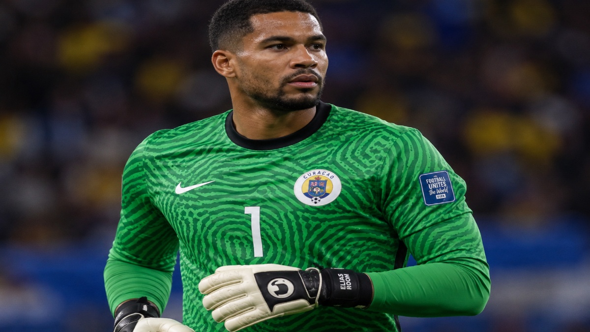 World Cup Heroics: Eloy Room Matches Tim Howards Legendary Save Record ...