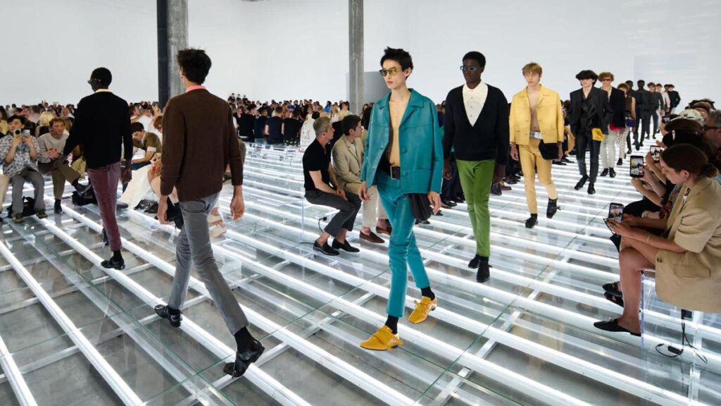 Prada riscrive l’essenziale "contro il design inutile"