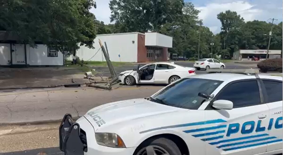 Car crashes into electric pole in Hattiesburg