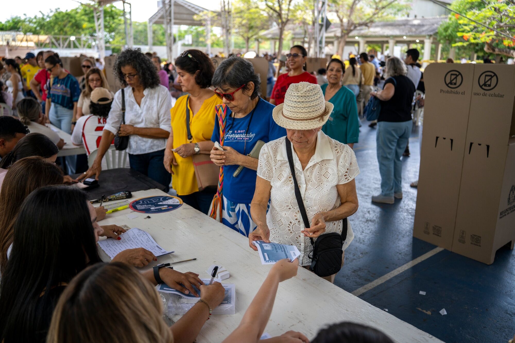 Oil, drugs and US relations hang in the balance as Colombians vote for ...