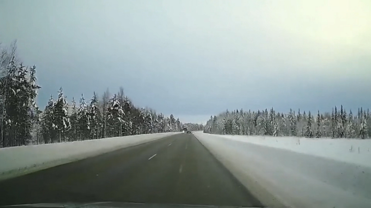 Wild multi-car crash on Kola Highway sparks chaos