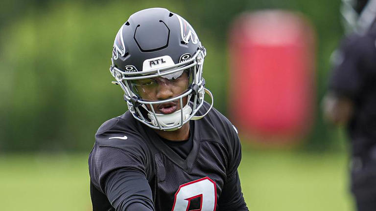 Falcons' QB battle is leaving fans with nothing else to do other than mope