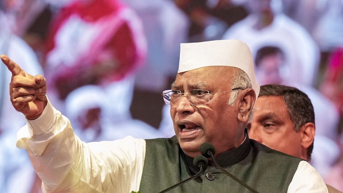 Modi ruining India, Trump ruining world: Congress takes 'good friends ...