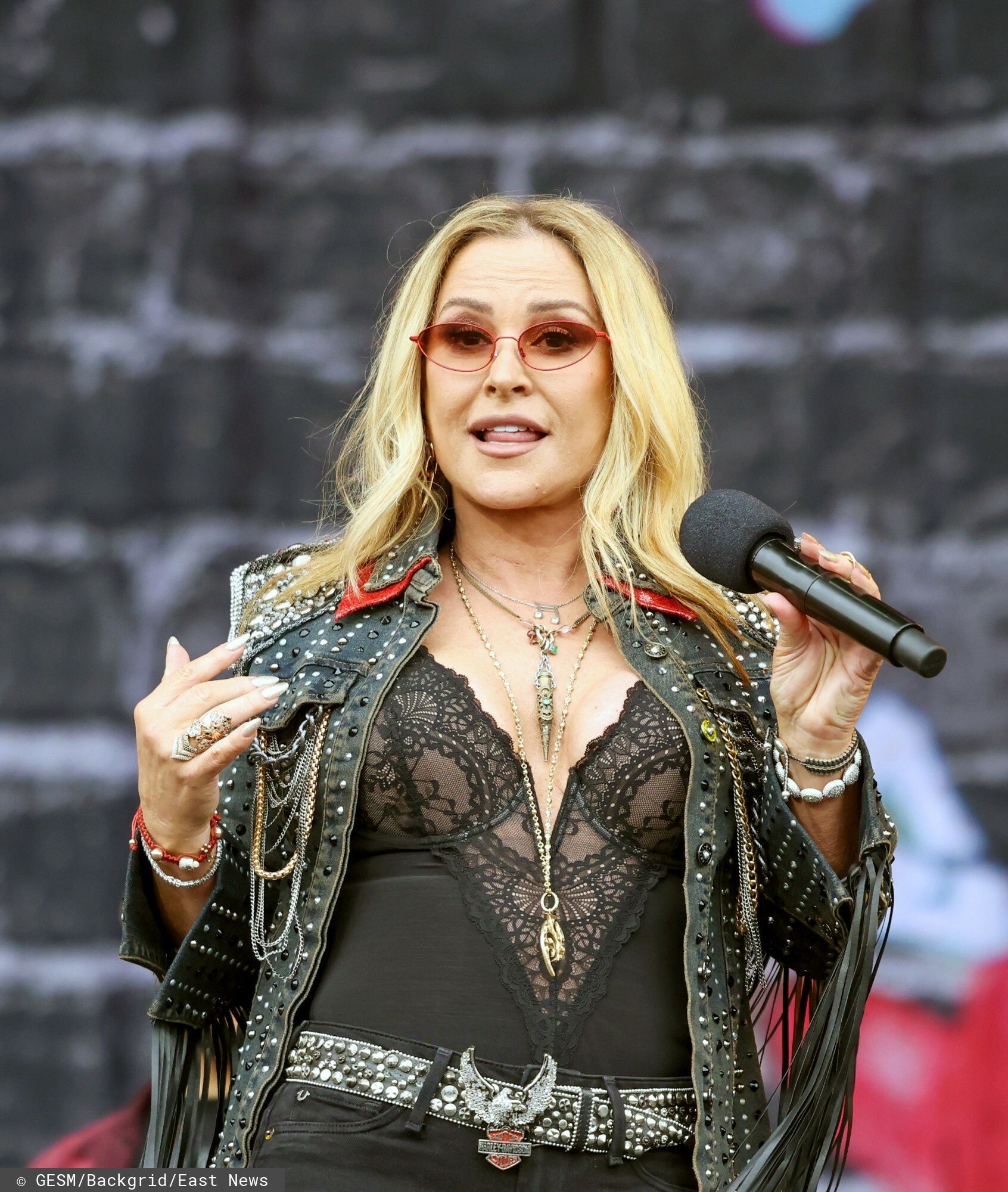 Anastacia w tym roku skończy 58 lat. Piosenkarka niedawno wystąpiła na ...
