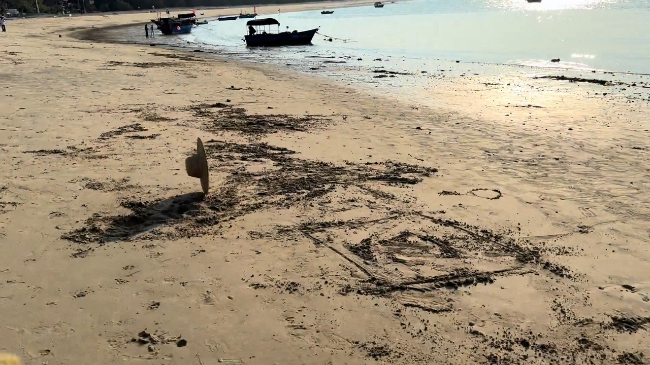Straw Hat’s windy beach chase in Hainan
