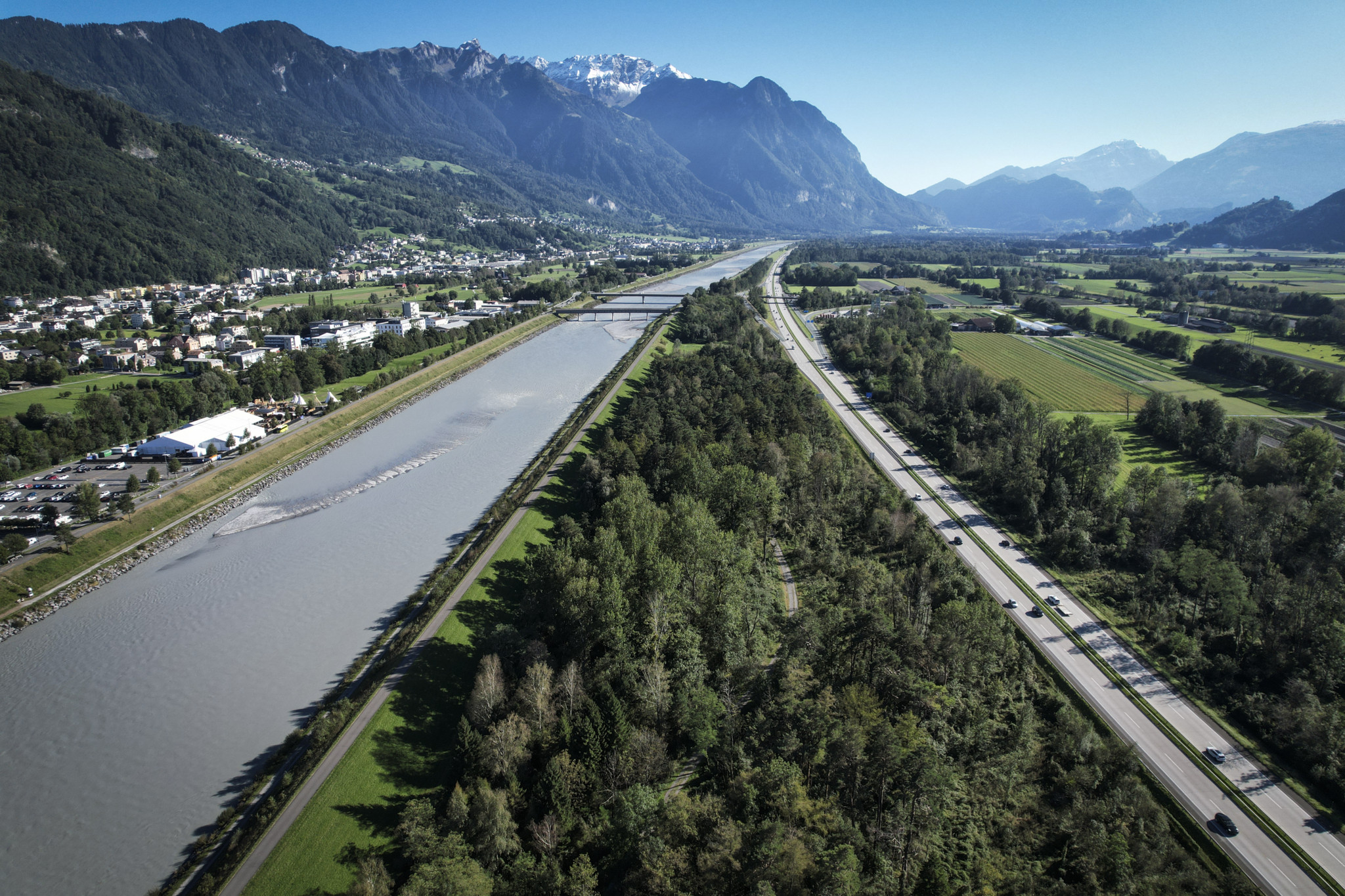 Erneut bricht ein Blow-up die Autobahn A13 auf