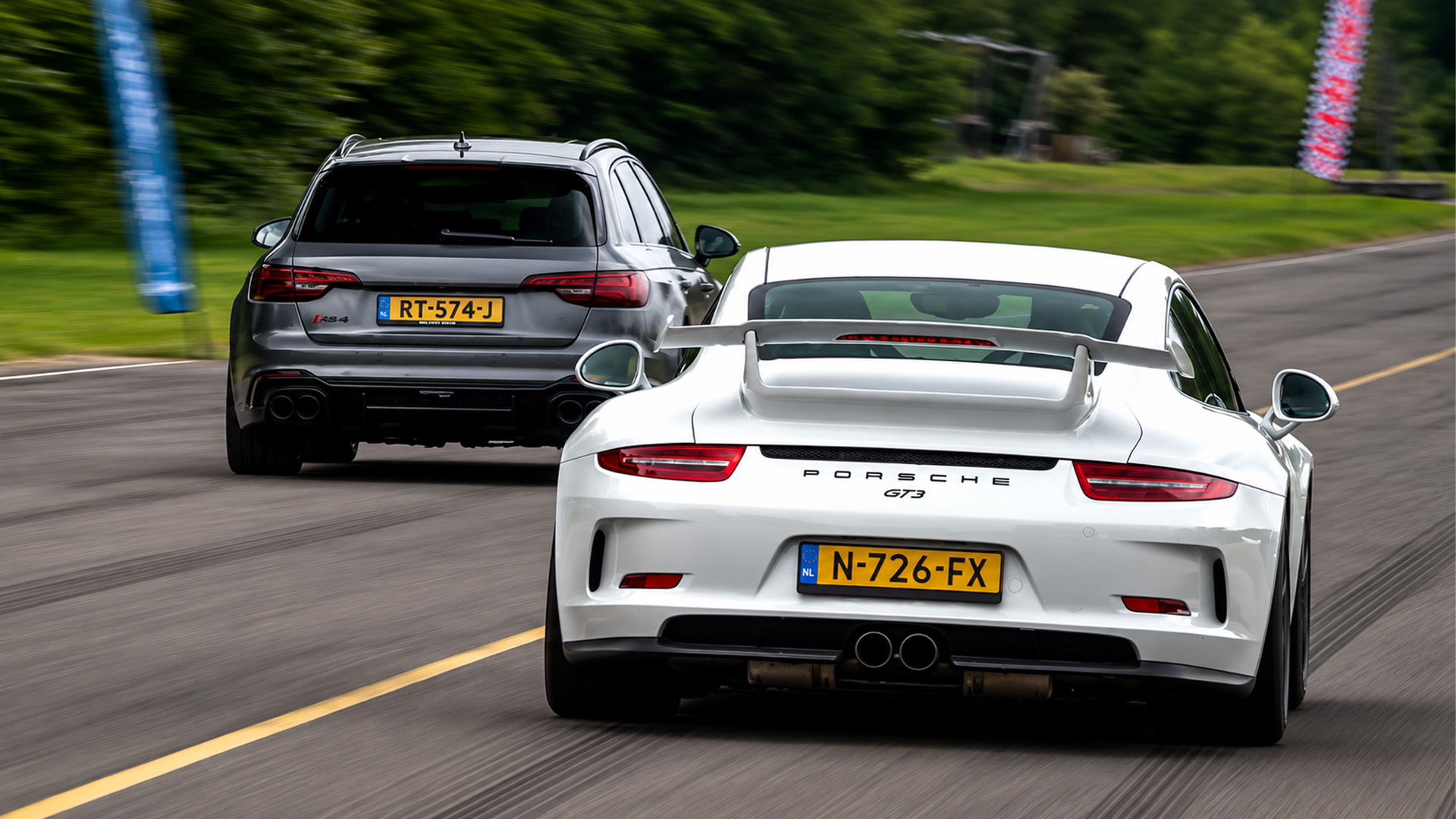 Audi RS4 meets Porsche GT3 in fast drag battle
