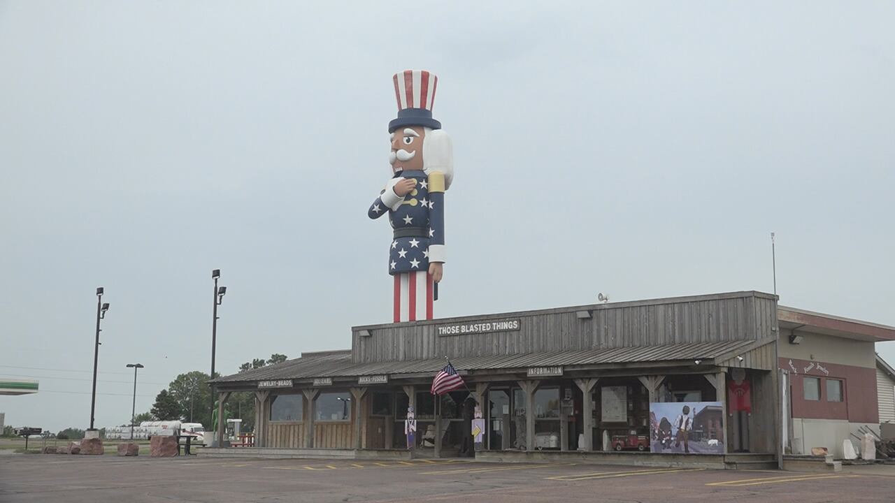 World’s largest nutcracker in Luverne, Minnesota completed