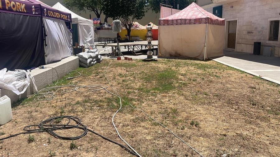 Oristano, piazza Manno sotto la lente: «Aiuole e prato in stato di degrado»