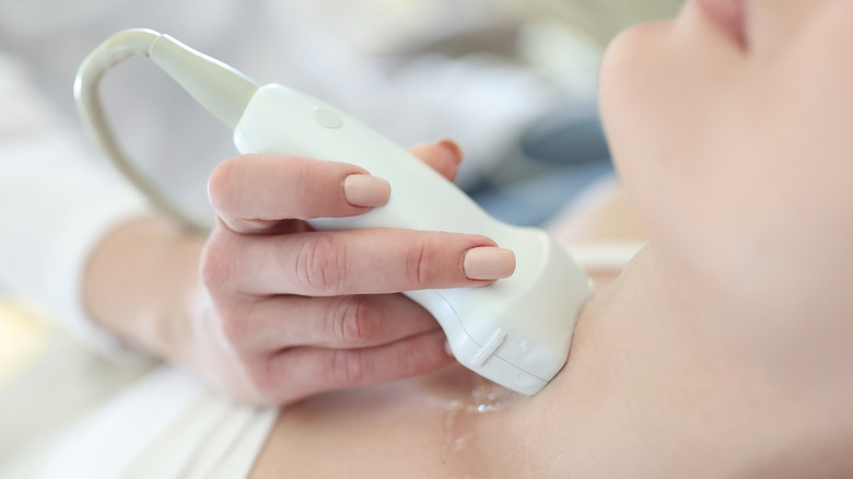 6 foods to eat and 6 to avoid when you have hyperthyroidism