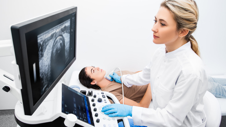 6 foods to eat and 6 to avoid when you have hyperthyroidism