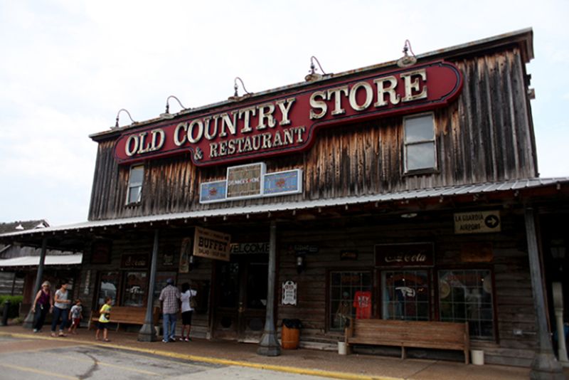 This Tennessee buffet is a road-trip legend for fried chicken, catfish ...