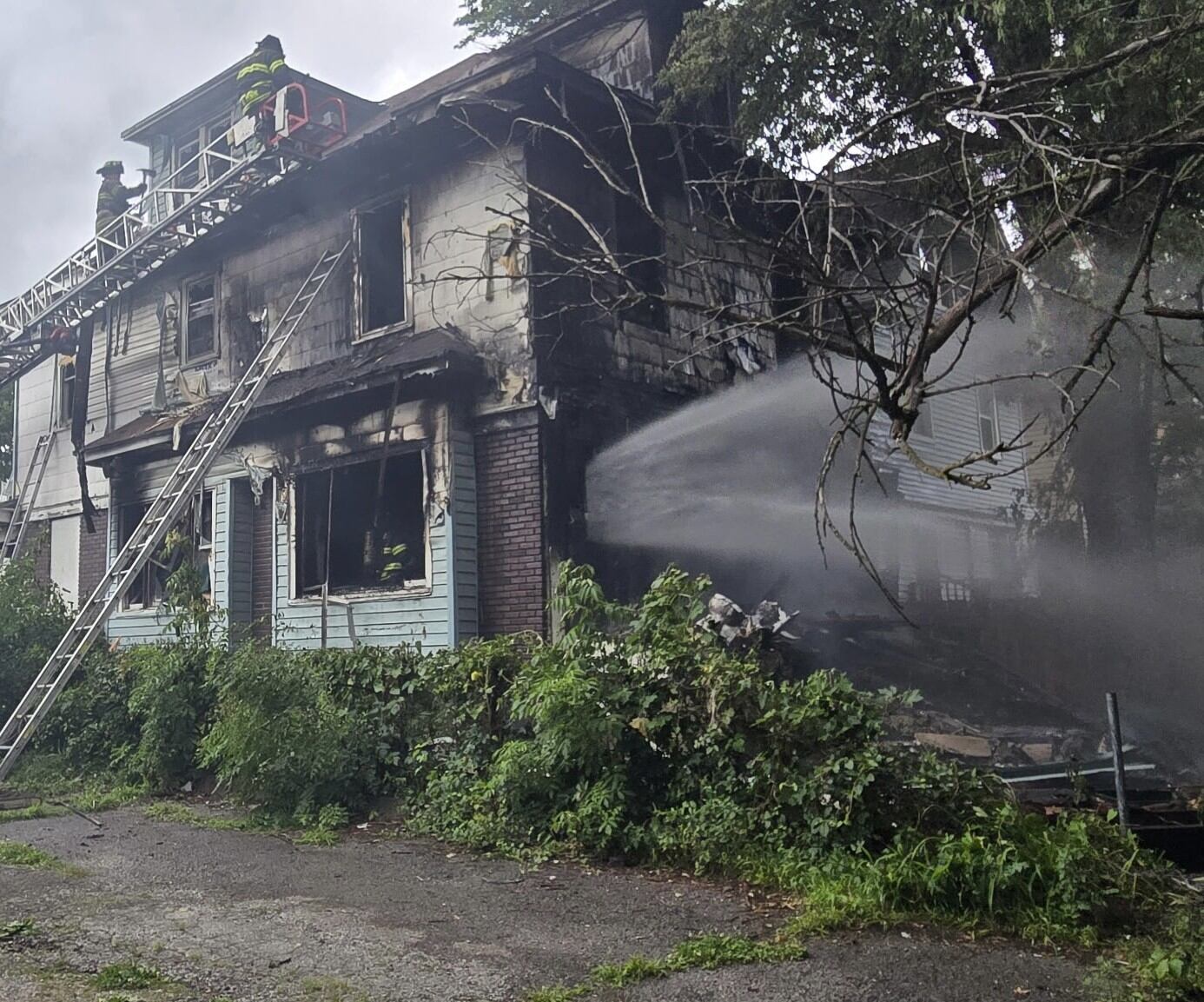 KCFD crews knock out three-story house fire Sunday afternoon