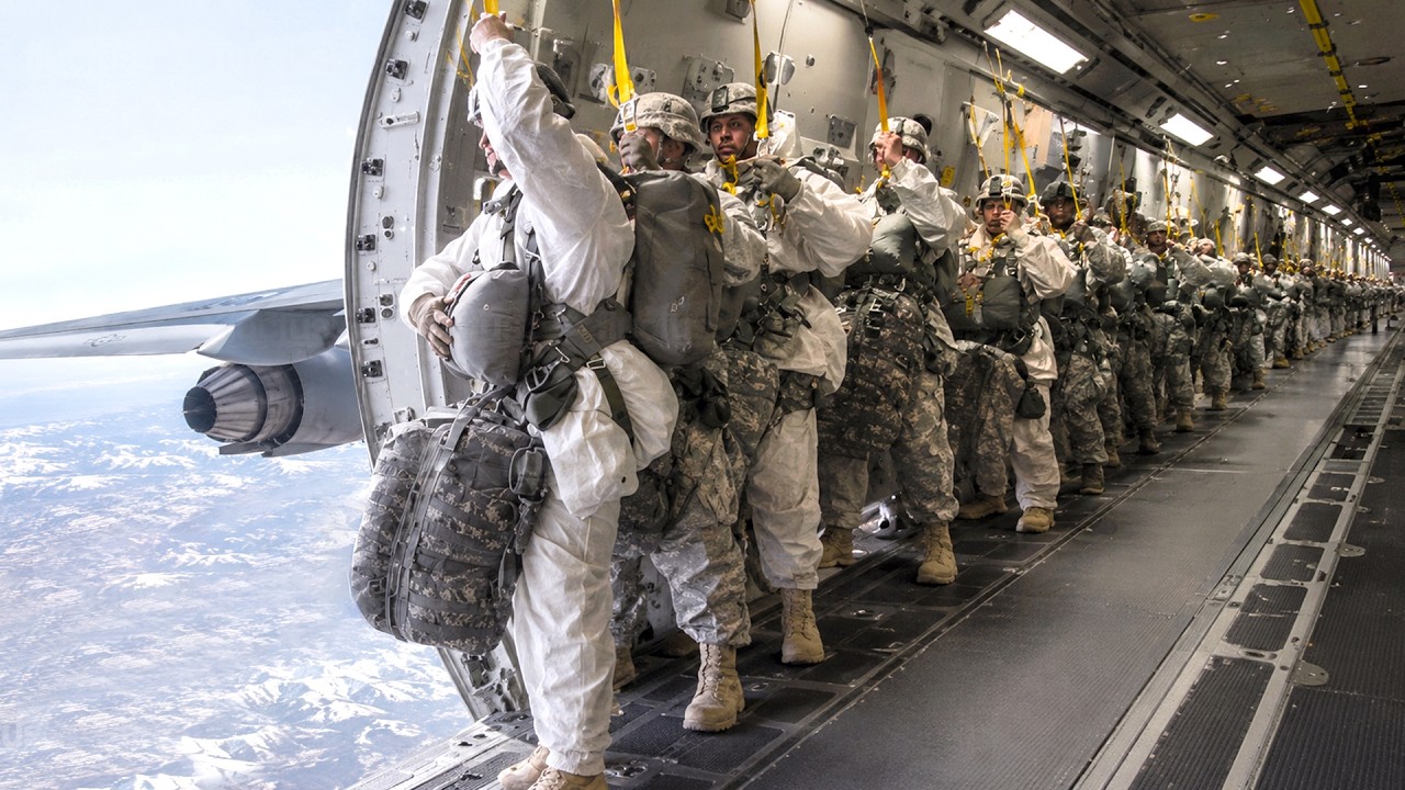 US paratroopers make an extreme jump over the freezing Arctic