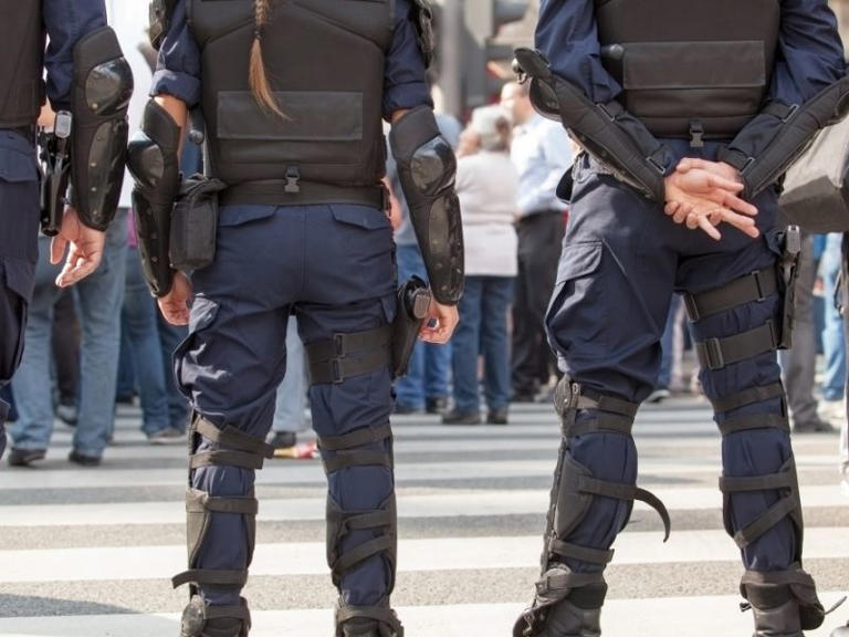 Berlin: AfD-Abgeordneter von Frau auf E-Scooter mit Eiern beworfen