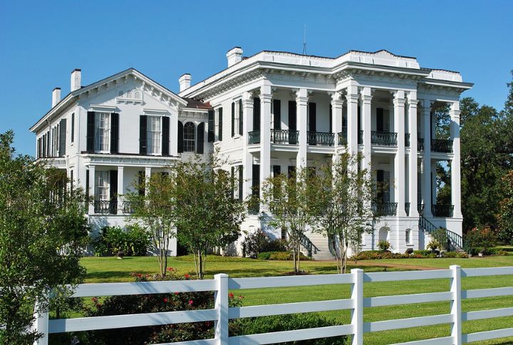 10 facts that reveal the dark legacy of the Nottoway Plantation