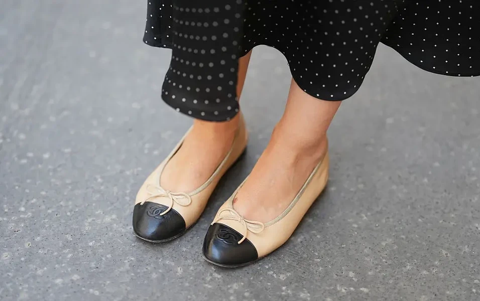 Alexa Chung swaps flip-flops for ballet flats in summer look