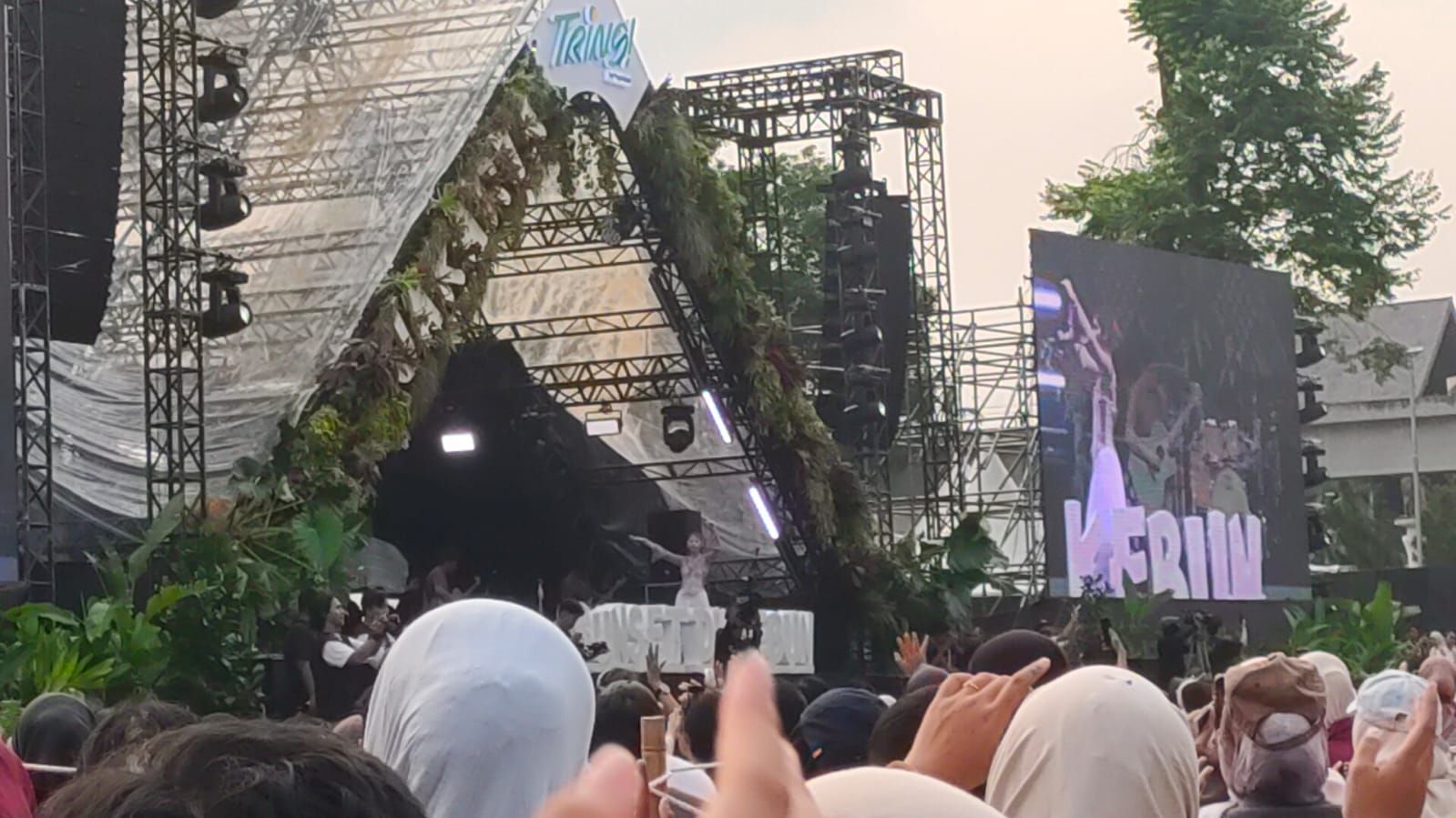 Nadin Amizah bicara soal perceraian di panggung sunset di kebun
